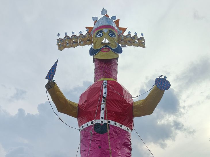80 feet tall Ravana will be burnt in Lucknow Sadar.