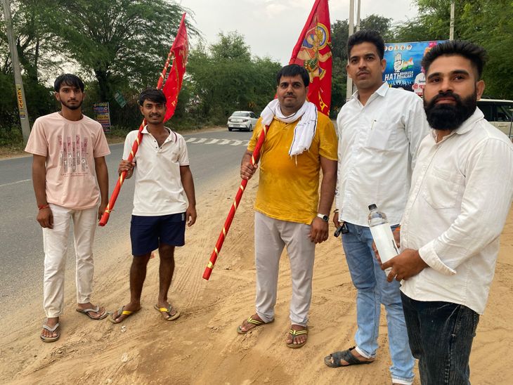 The group left for Salasar Balaji from Singhana. | सिंघाना से सालासर ...