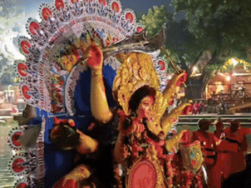 Mother's farewell with Sindoor Khela in Kashi, VIDEO