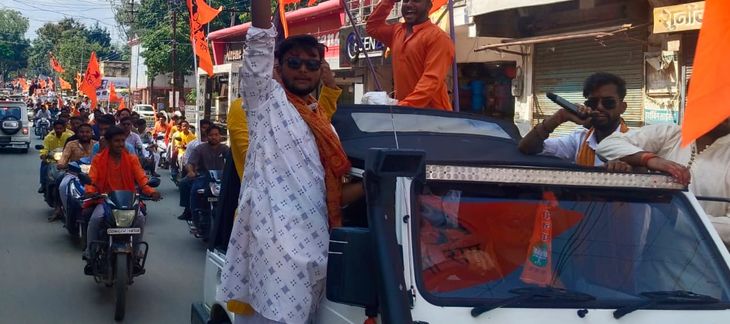 Holding saffron flags in their hands, devotees of Lord Ram took out a ...