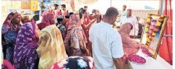 Food was provided to cancer patients on the death anniversary of the ...