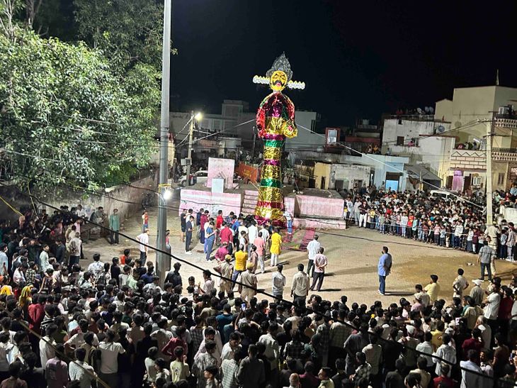 Burning of 25 feet tall effigy of Ravana in Bidasar | बीदासर में 25 फीट ...