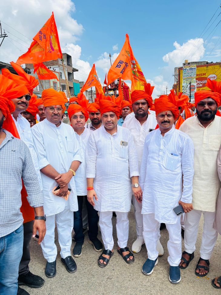 Kshatriya Mahasabha organised a procession on Vijayadashami in Kailaras ...
