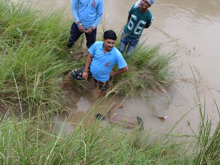 Man's body found in river after 24 hours | 24 घंटे बाद नदी से मिला ...
