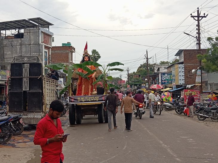 Idol immersion and Friday prayers take place simultaneously in Kasia
