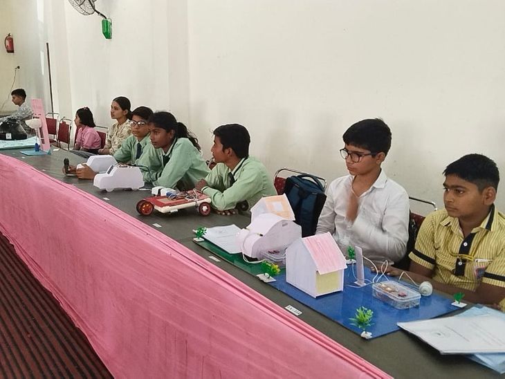 220 children presented scientific models in Tibbi | टिब्बी में 220 ...