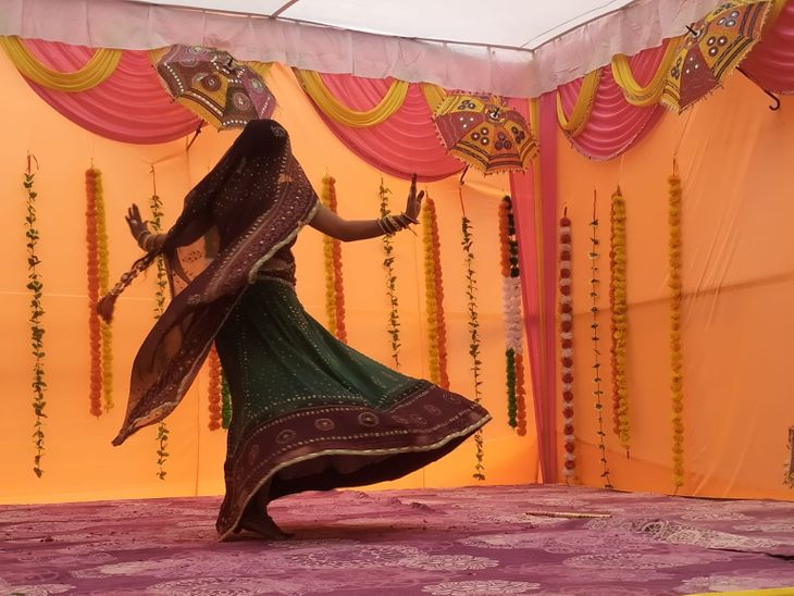 Durga Puja begins in Awagarh of Jalesar | जलेसर के अवागढ़ में दुर्गा ...