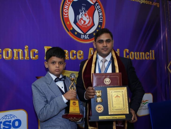 Mohammad Mukhtar of Prayagraj received an honorary degree in Delhi.