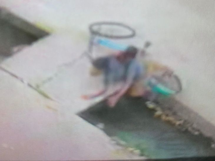 Two children fall into an open drain in Datia, VIDEO