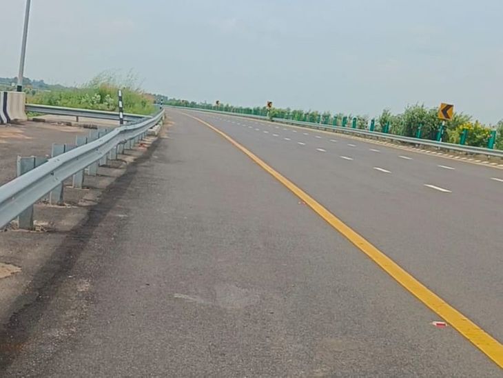 No ramp plaza on Purvanchal Expressway at Muhammadabad Gohna ...