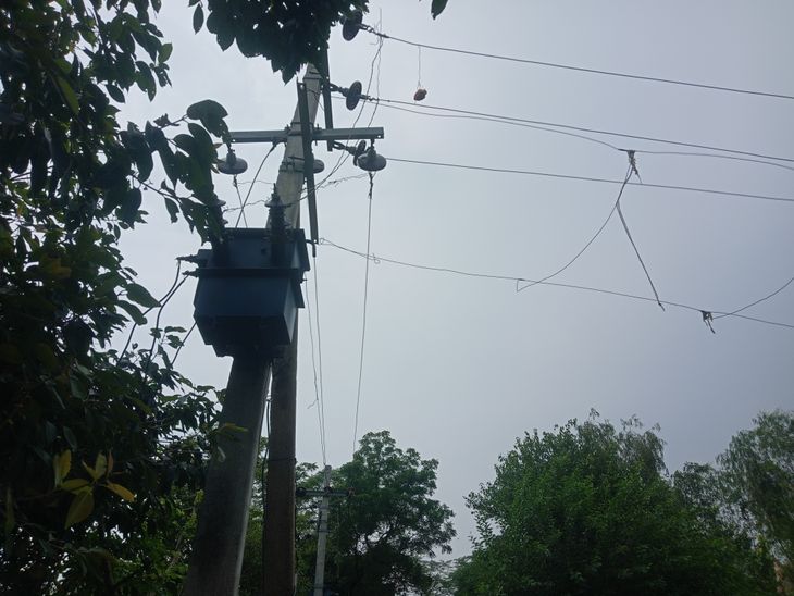 There has been no electricity in Kudra village of Kannauj for five days.
