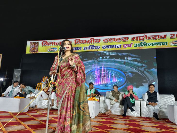 A grand poetry conference was organised in Niwai. | निवाई में विराट कवि ...
