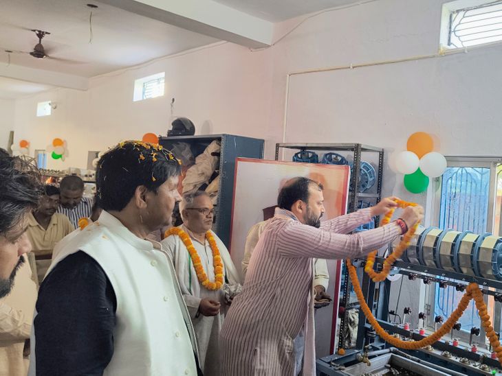 Silk processing unit started in Varanasi
