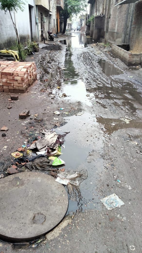 The Gadaipur market has been blocked for 25 days, with stagnant water ...