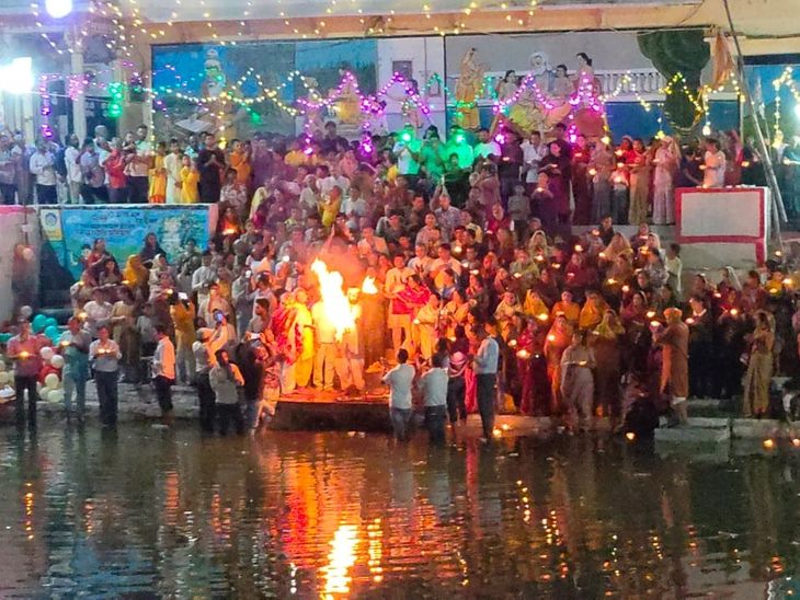 Ganga Aarti at Moti Chur River in Bina on Sharad Purnima