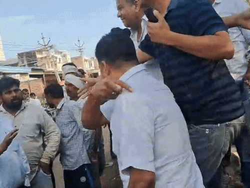 The municipality removed encroachment in Kherli town.
