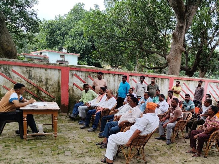 Mankapur Ranger held a forest security meeting with the village heads ...