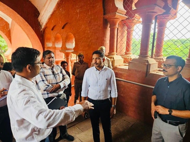 DM-Lucknow-Inspection-Husainabad-Beautification-Digital-Ticketing
