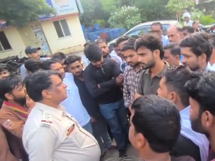 Upper caste community in Bhitarwar submitted a memorandum to the police ...