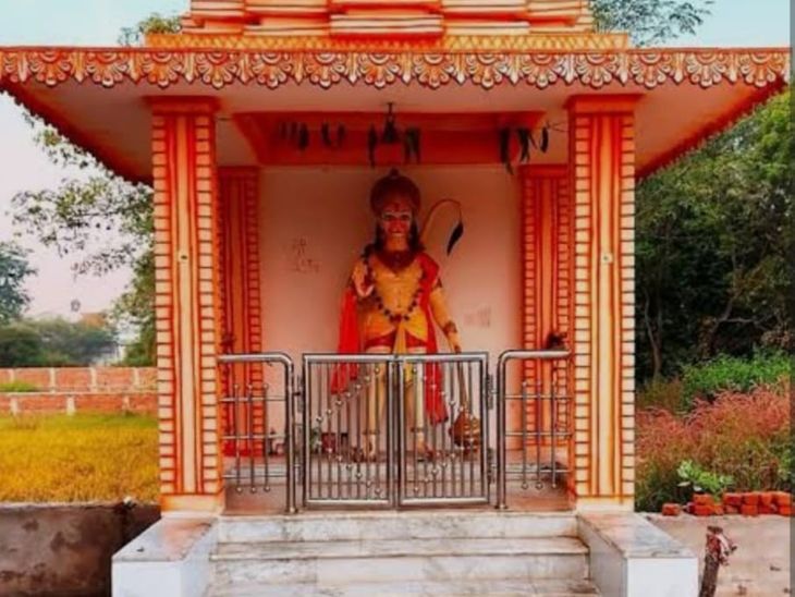 Occupation of temple land in Piwari, Etah | एटा के पिवारी में मंदिर की ...