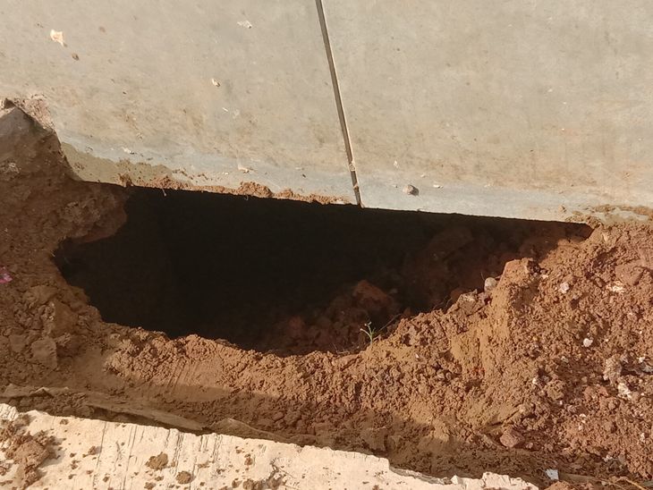 In Sandwa, the drains of Atal Pragati Path are incomplete, drainage is ...