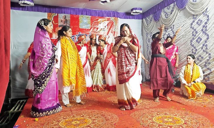 In the Mandal Vidhan Poojan, 143 offerings were made and Shantidhara ...