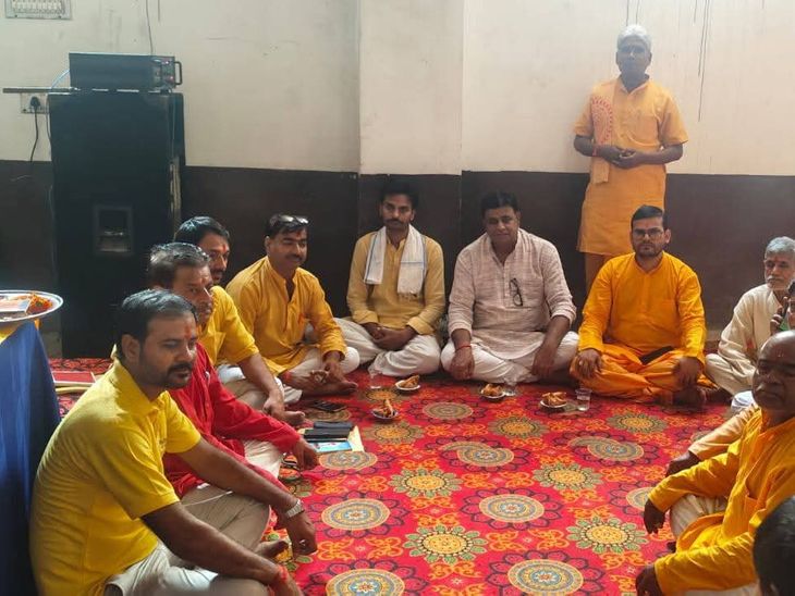 Monthly meeting of Gayatri Parivar in Achhalda | अछल्दा में गायत्री ...