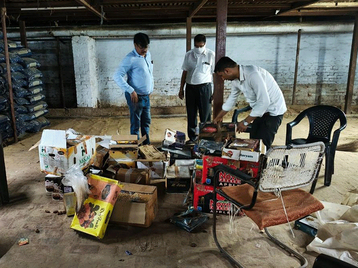 Food safety team conducts raid Lucknow FSDA sampling Lakh