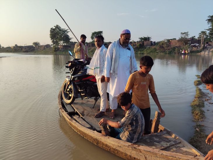 The water level of the Kareh River in Hasanpur is rising rapidly, with ...