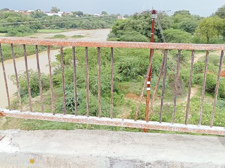 The Lakheri river bridge on the Garautha-Mauranipur road in Jhansi was ...