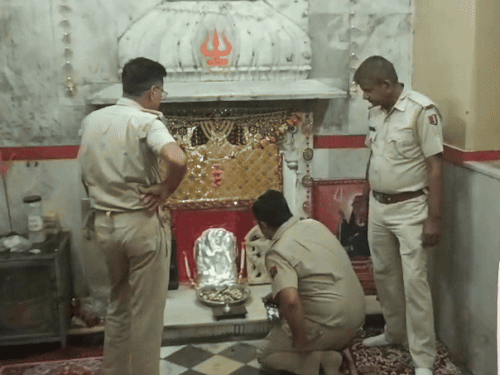 Locks of temples in Gogelav and Singad of Nagaur were broken.