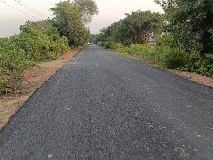 Asphalting work begins on Jaitai-Guthra road