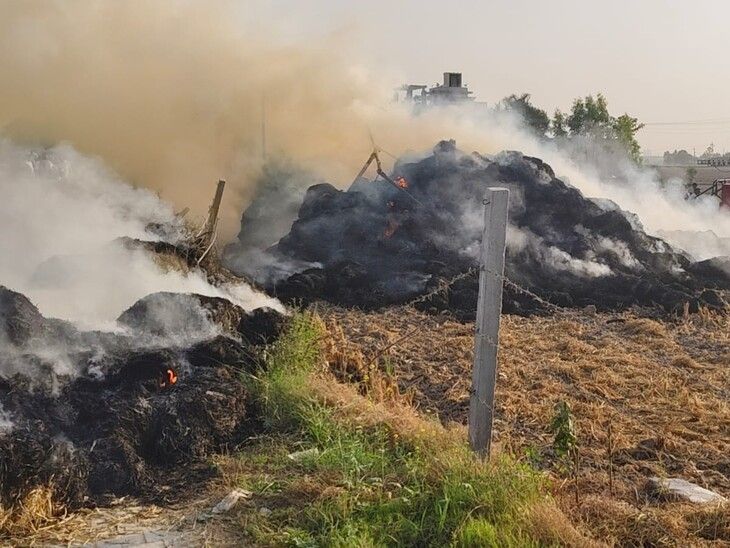 Karnal: A trolley full of stubble caught fire due to electric shock