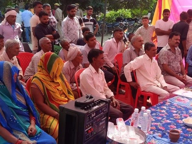 Village Chaupal in Chaubepur, potters get lease