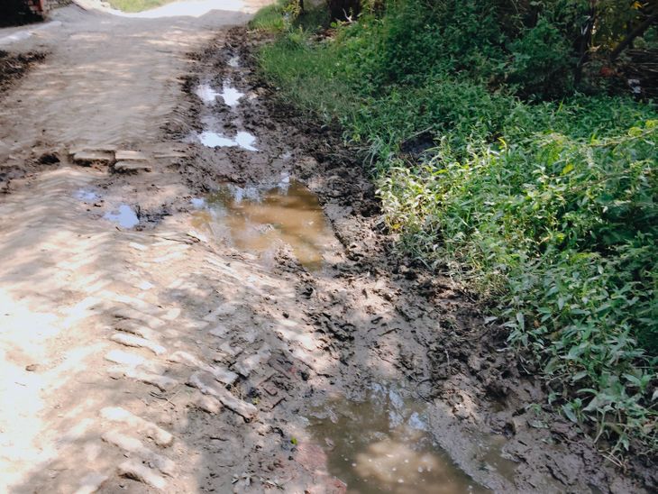 The main road of Bhira village in Raebareli is in a dilapidated condition.