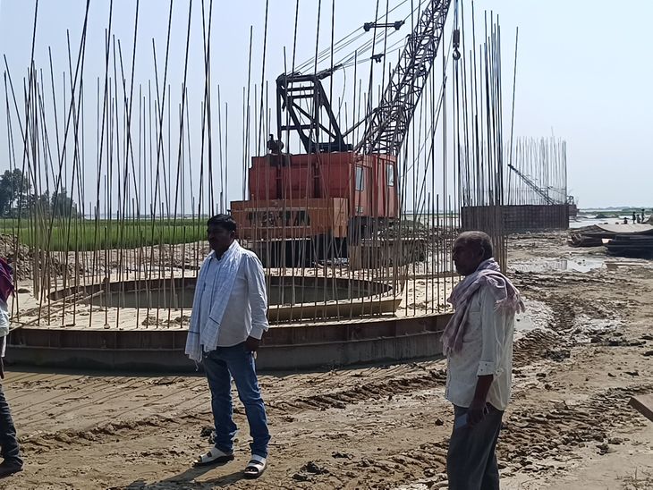 Kosi's water level affected bridge construction | कोसी के जलस्तर से पुल ...