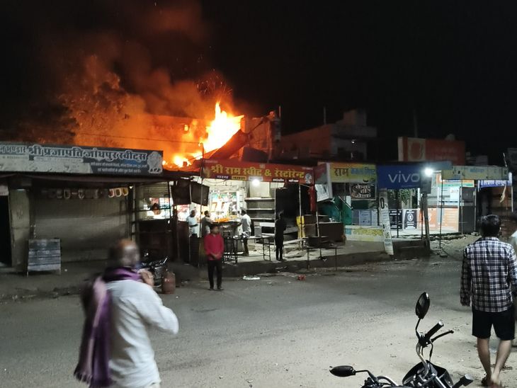 Fire breaks out at 4 shops at Jawaja bus stand | जवाजा बस स्टैंड पर 4 ...