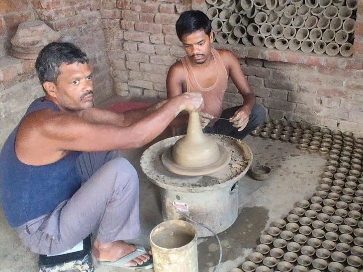 The potter's wheel is back in full swing | कुम्हारों के चाक पर लौटी ...