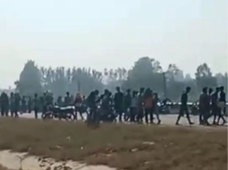 Youths performing stunts on Ganga Expressway