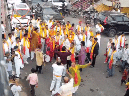 Sword waving incident in front of jewellery showroom