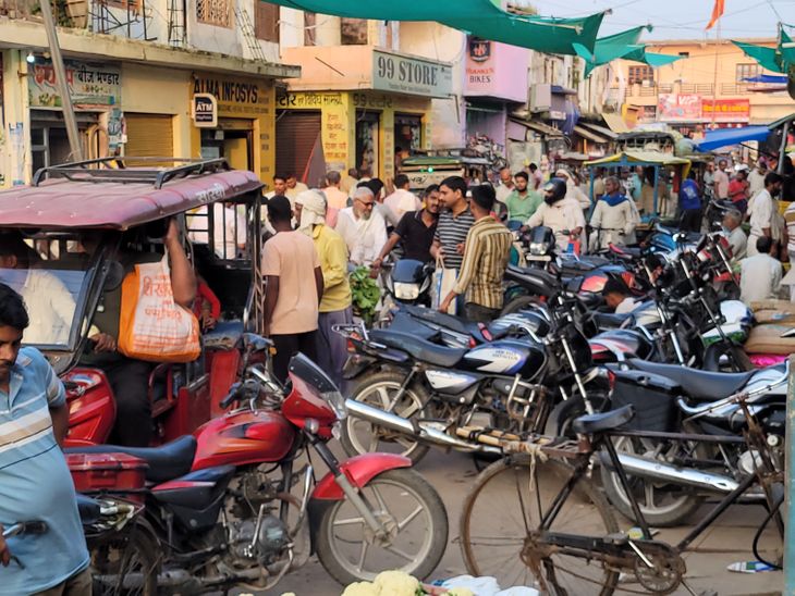 Encroachment on tracks in Muhammadabad city causes traffic jam ...