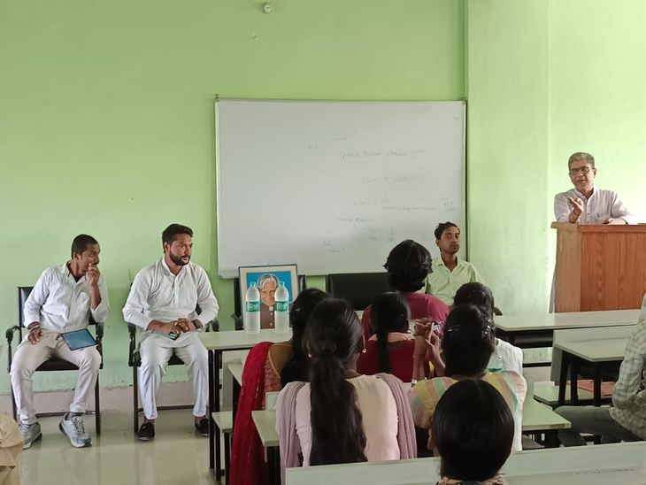 Student RJD celebrated Dr. Kalam's birth anniversary in Dhamdaha.