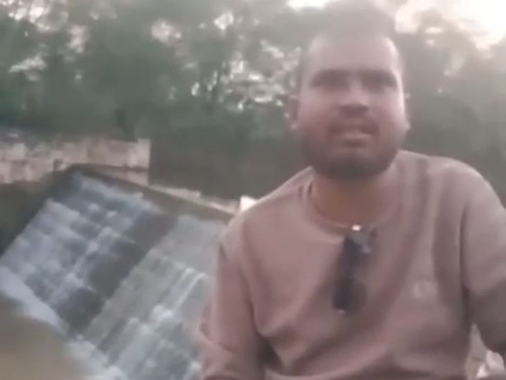 Video of two Patwaris consuming alcohol goes viral in Majhgawan ...