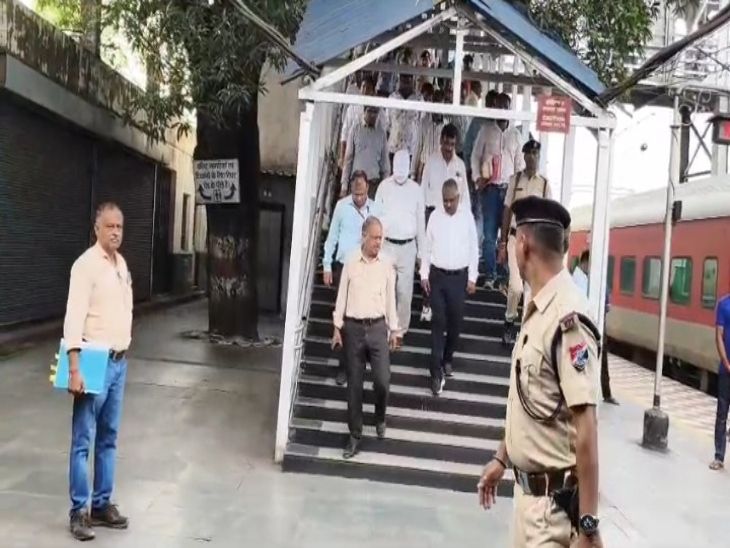 Railway GM inspected Korba station | रेलवे जीएम ने कोरबा स्टेशन का ...