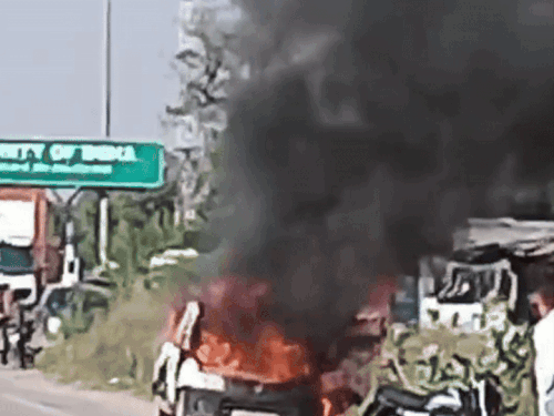 rewari cng car fire driver escapes unharmed | Haryana News