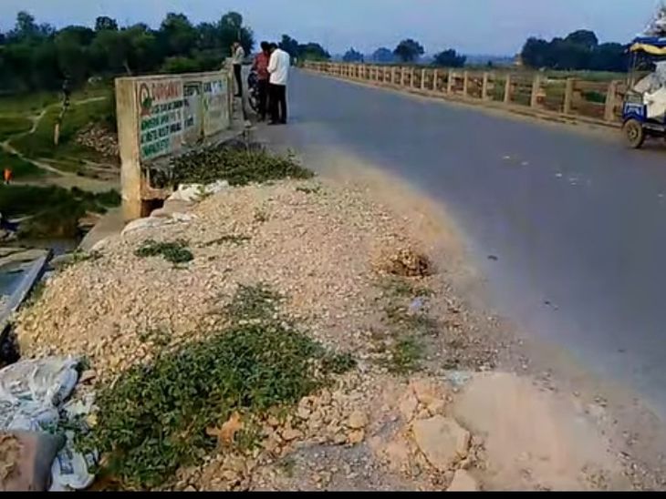 The approach road of Barsaita bridge in Meja is dilapidated.