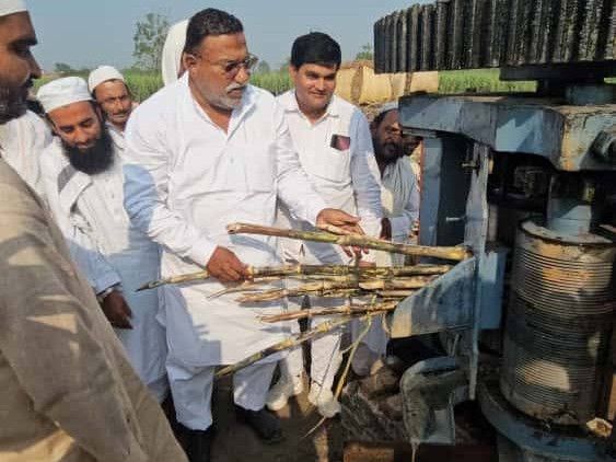 Former MP inaugurated sugarcane crusher in Jaoli | जौली में पूर्व सांसद ...