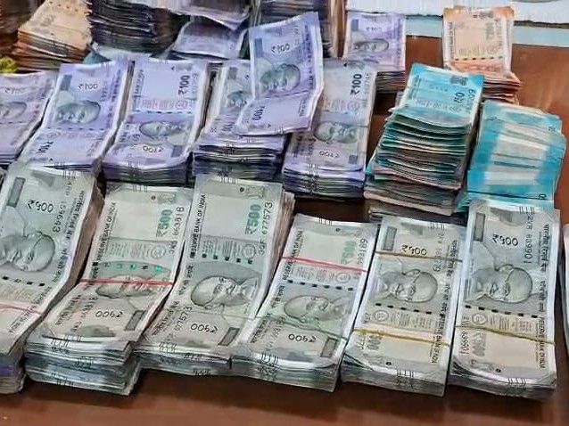 1 crore cash found from gas repairer's house