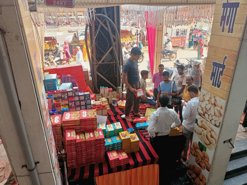 Kotputli market is full of life on Dhanteras | धनतेरस पर कोटपूतली के ...