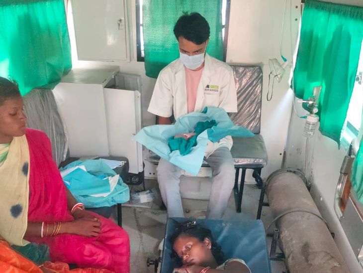 Woman gives birth to a child in Ambulance 108
